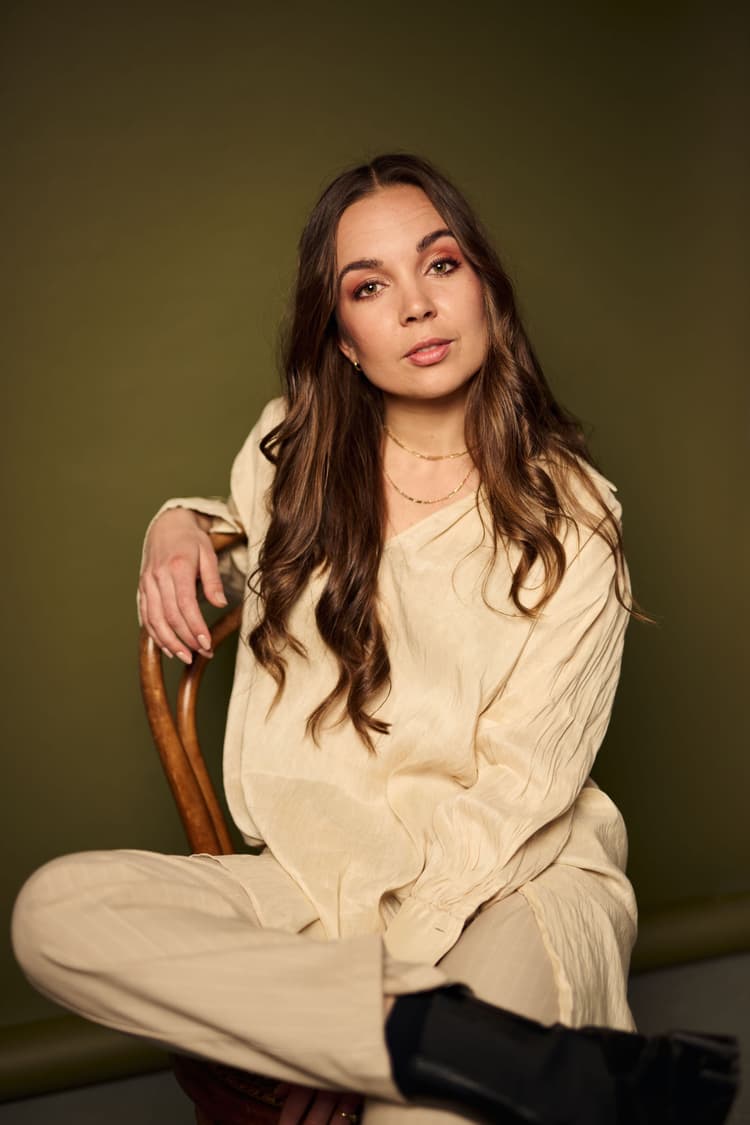 ANOUK RIETVELD - SINGER, ACTRESS, DANCER